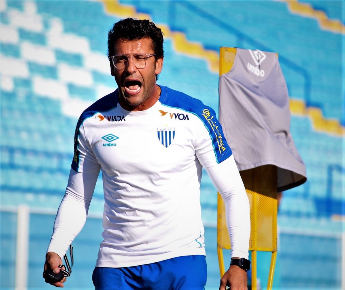 Alberto Valentim comenta possível renovação no Avaí: "A política do ...