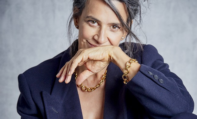 A cantora Simone faz 70 anos hoje e estreia nas plataformas digitais ...