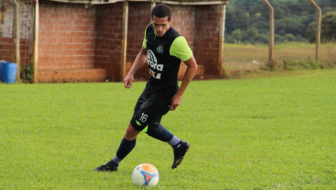 Chape treina antes de viajar, e Dal Pozzo relaciona atacante Neílson ...