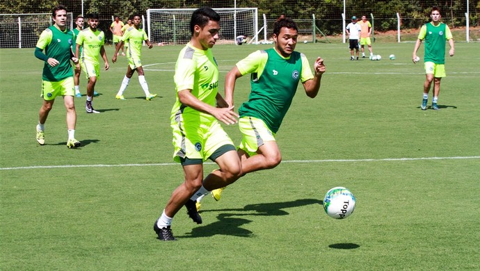 Na "fila de espera", Alex Alves quer finalmente se firmar no Goiás