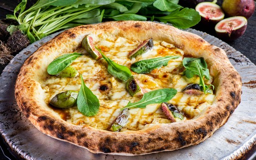 Nem doce, nem salgada: aprenda a preparar pizza de figo e talleggio ...