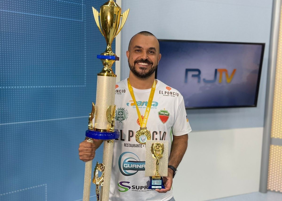 Atual campeão, técnico Henrique Biaggi deixa o comando da equipe de ...