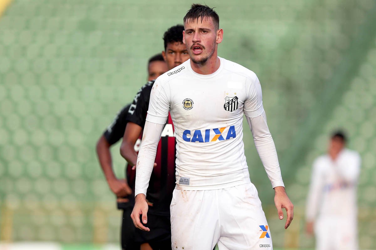 Força e qualidade no passe: o que o Santos pode esperar de Calabres no ...