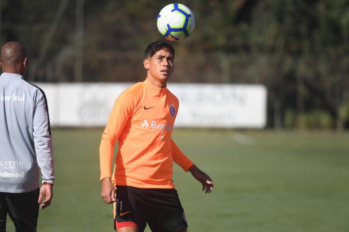 Paysandu anuncia contratação de meia que estava no Pelotas e lateral ex ...