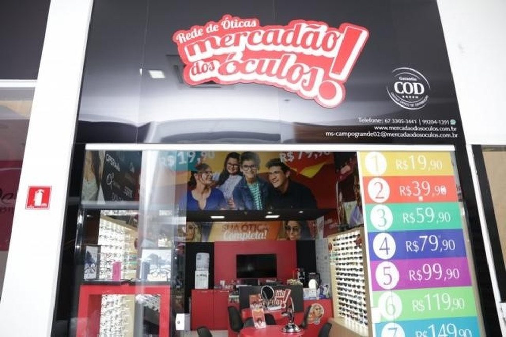 No Mercadão dos Óculos, namorado com sorte leva Ray-Ban de graça ...