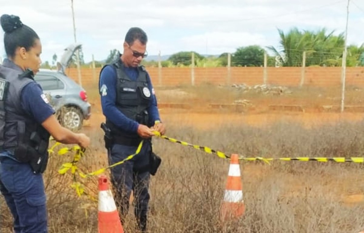 Corpo De Bebê é Encontrado Dentro De Saco Plástico Em Terreno Baldio No