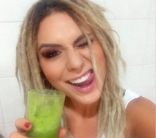 Fernanda Lacerda, a Mendigata, dá receita de suco detox no Instagram ...