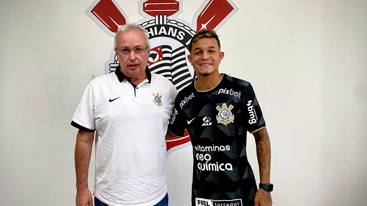 Corinthians anuncia renovação de contrato de Adson até o fim de 2025 ...