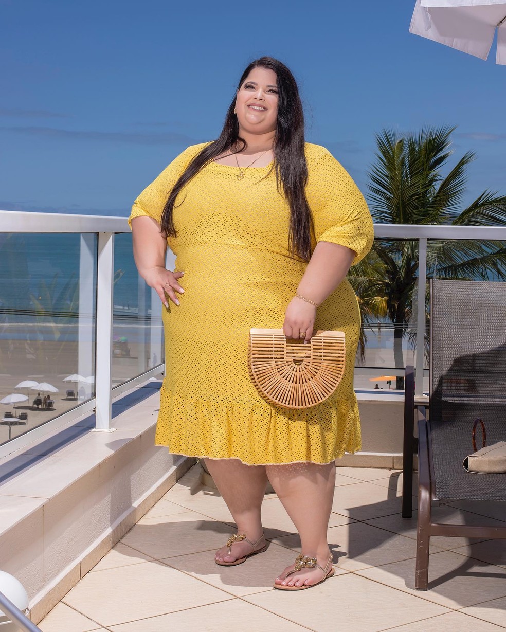 Modelo brasileira barrada em voo por 'ser gorda demais' consegue ...