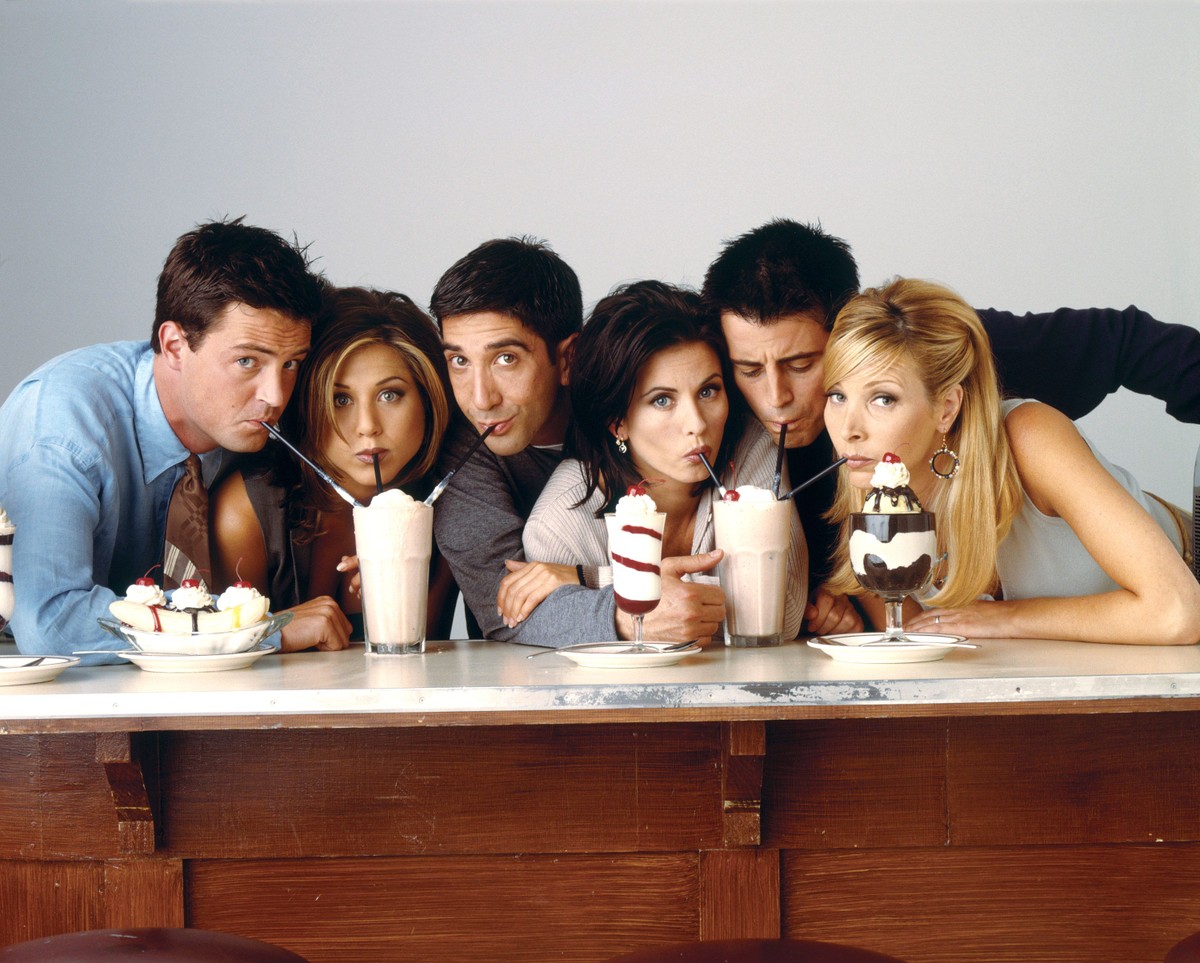 Atores de 'Friends' curtem noite juntos e registram selfie do encontro ...