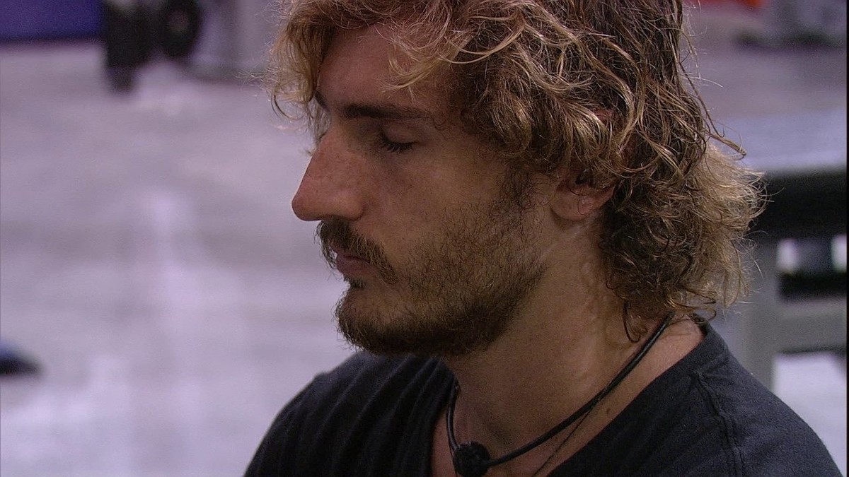 Alan faz meditação na academia | casa bbb | gshow