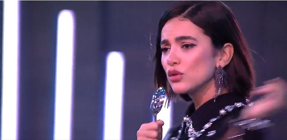 Manu canta usando colher como microfone | casa bbb | Gshow