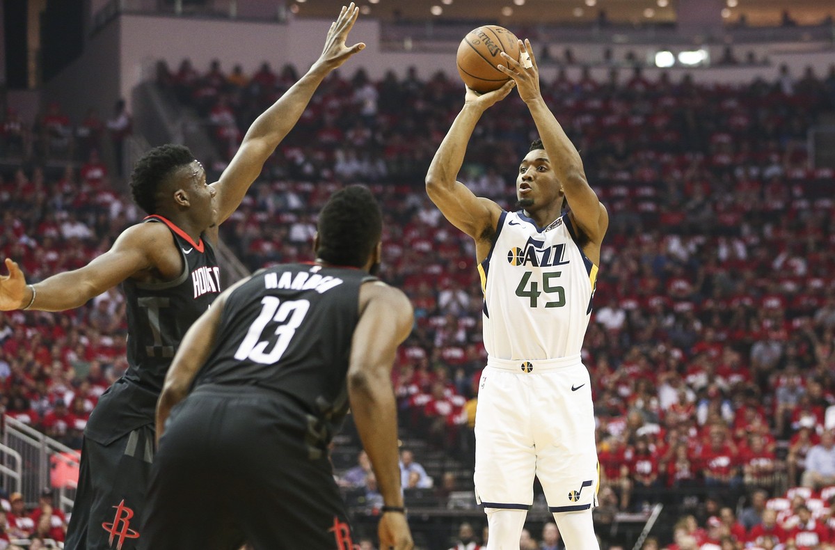 Mitchell desperta com enterrada, Jazz surpreende os Rockets e empata a ...