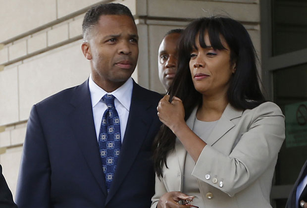 G1 - Ex-deputado dos EUA Jesse Jackson Jr. se apresenta à prisão ...