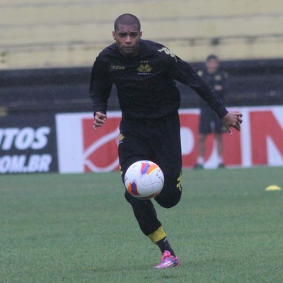 Após negativa de Sueliton, Tigre vai ao mercado e acerta com Maicon Silva