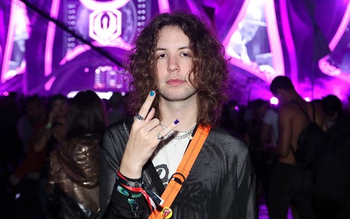 Lucas Jagger faz sua estreia nas passarelas da moda internacional ...