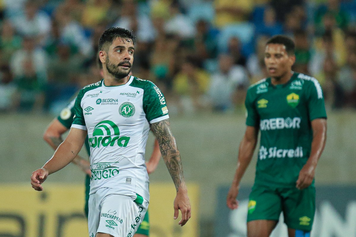 América-MG encaminha acerto com Henrique Almeida, atacante que estava ...
