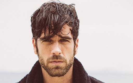 Marcos Pitombo renova as energias em cachoeira - Vogue | celebridade