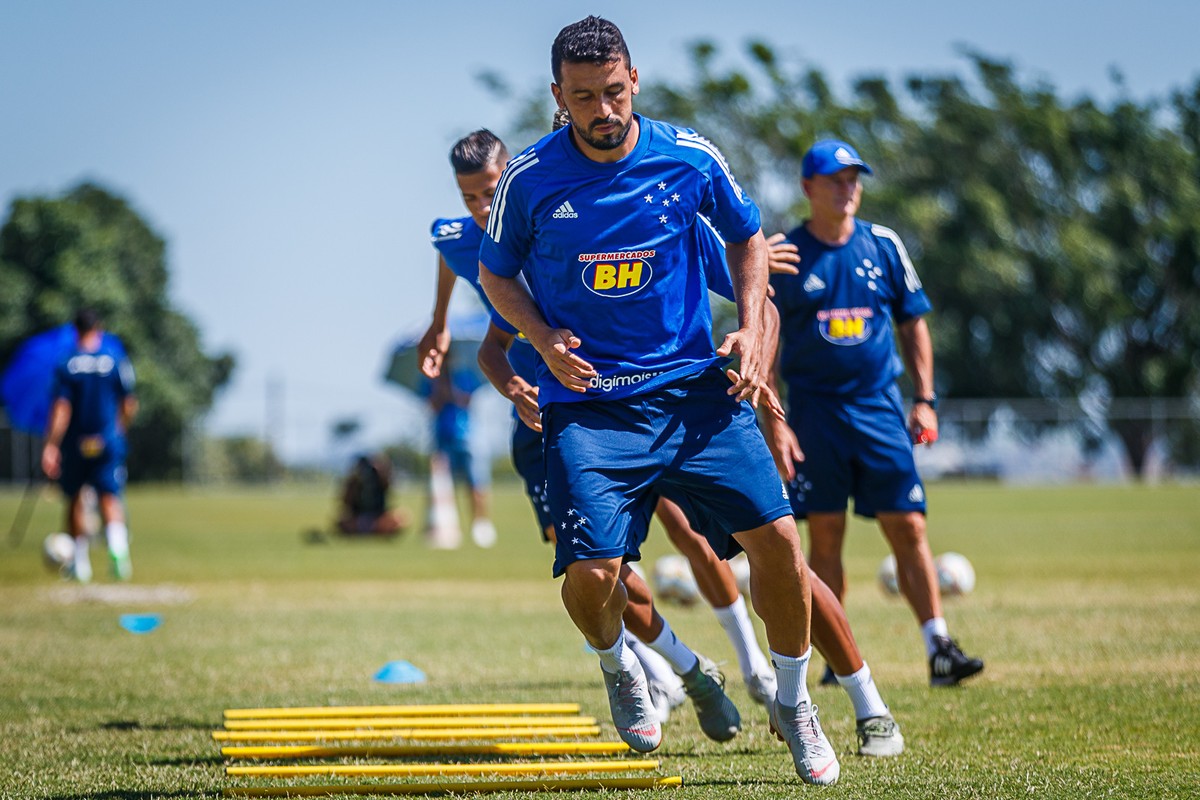 Edilson valoriza volta de pagamento em dia no Cruzeiro: "Importante ...