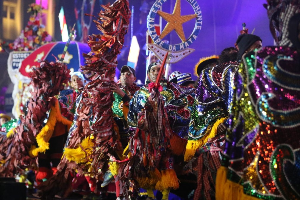 Maracatus, blocos e shows tomam conta do Recife no domingo; FOTOS ...