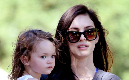 Megan Fox leva o filho Noah a parque em Beverly Hills - Quem | QUEM News