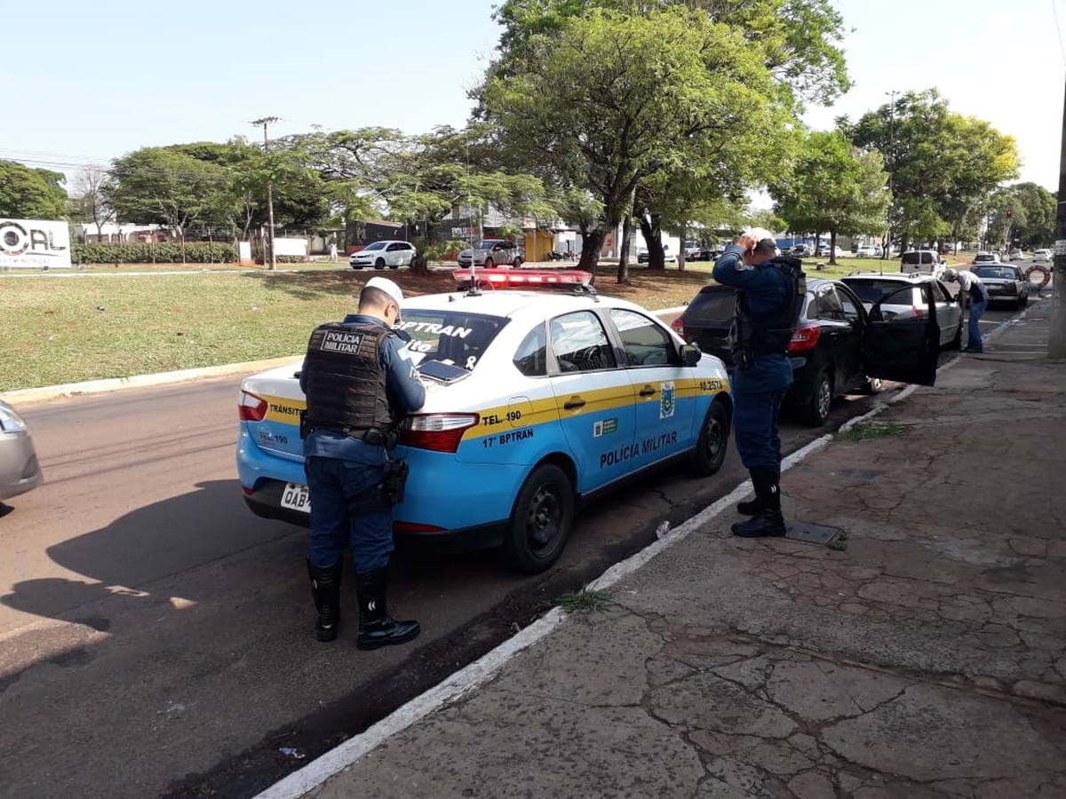 Mulher fica ferida ao ser atropelada por carro dirigido por professor em avenida de Campo Grande ...