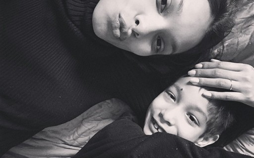 Momento de carinho: Laís Ribeiro posa com o filho - Quem | QUEM News