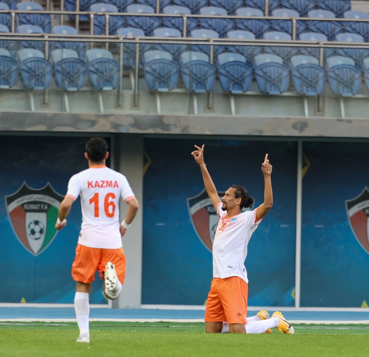 Hamilton brilha com um gol e três assistências em goleada do Kazma no ...