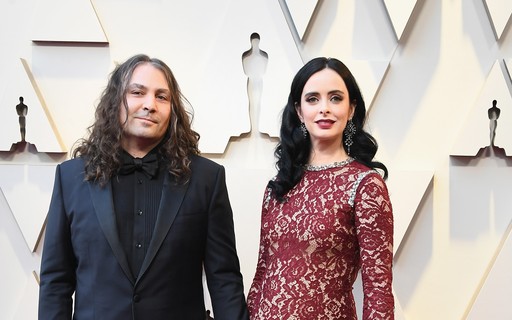 Atriz Krysten Ritter aparece com barrigão de grávida em cerimônia do ...