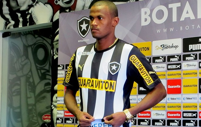 Aírton confia em experiência para brigar por vaga no Botafogo ...