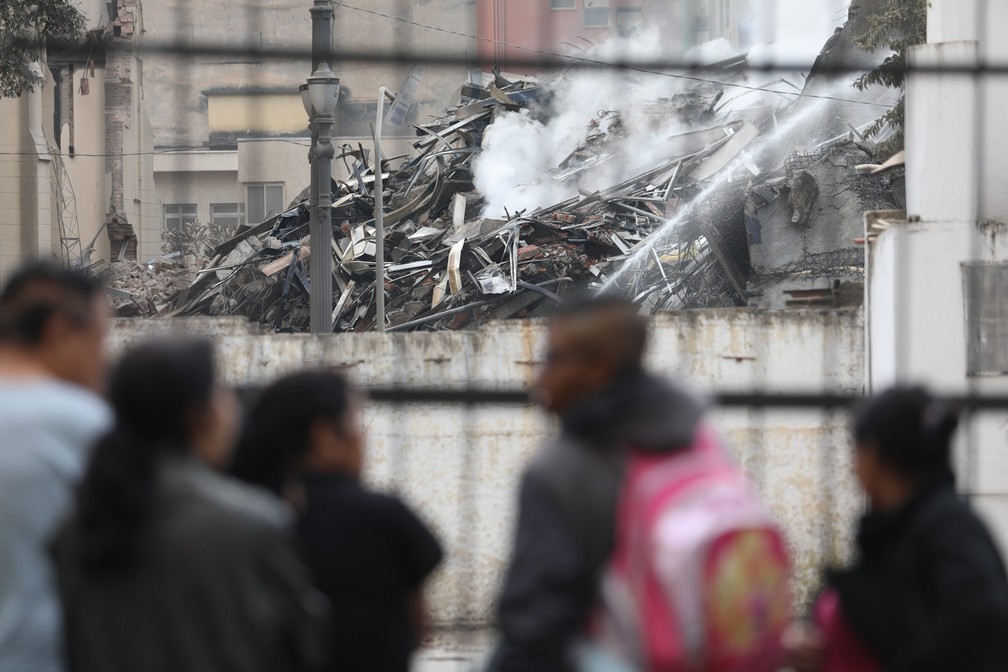 Incêndio causa colapso de prédio na região central de SP; FOTOS | São ...