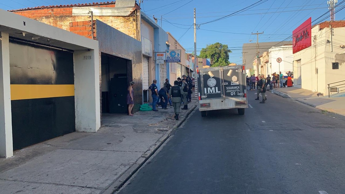 Segurança é Morto Com Vários Tiros Ao Sair De Clínica No Centro De