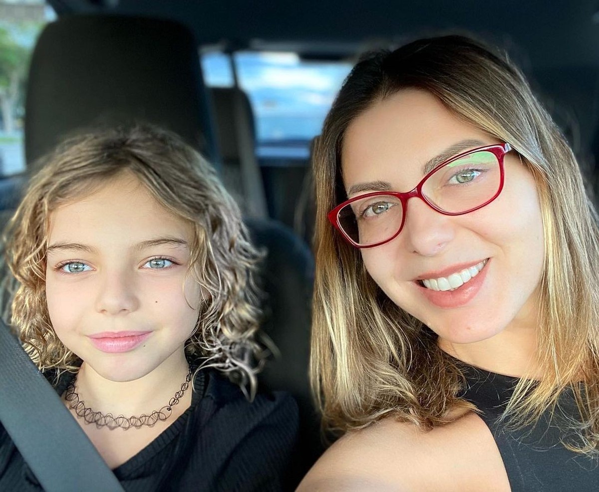 Sheila Melo posa com a filha e fãs ficam impressionados com a grande ...