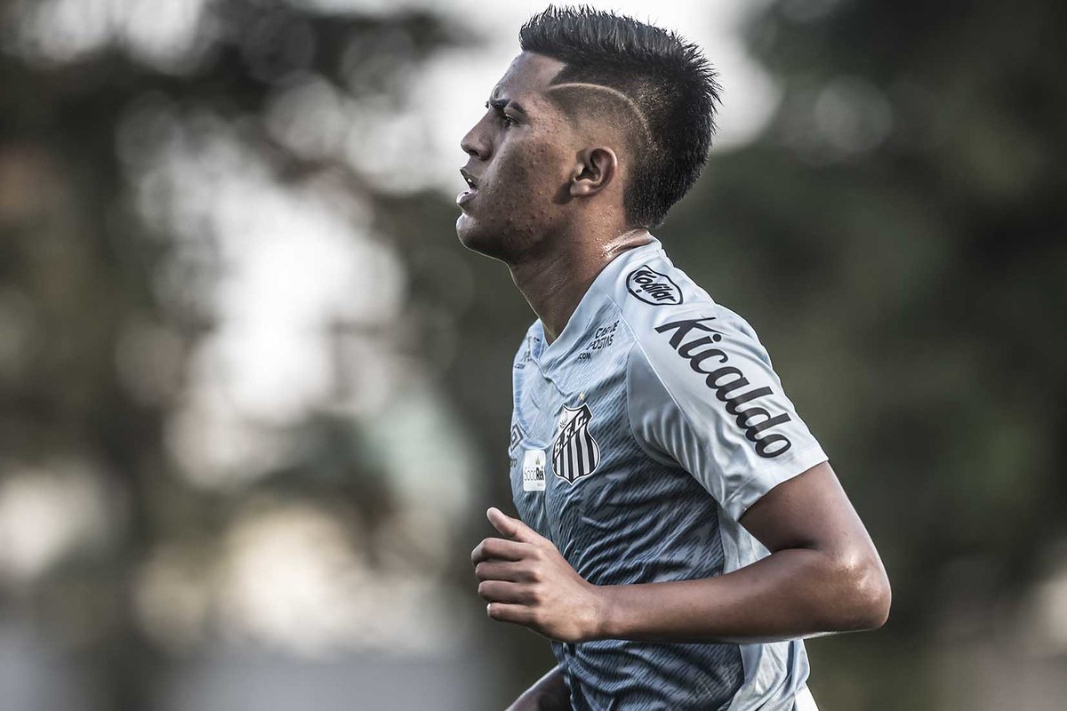 Ivonei vibra com estreia como titular com Cuca e mira evolução no ...