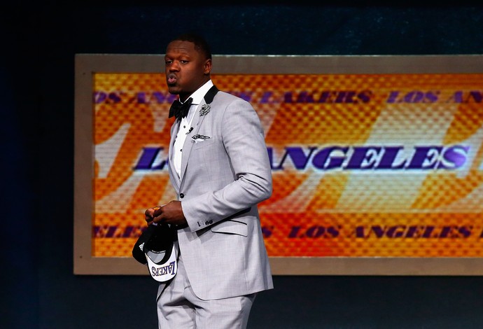 Sem Nash, mas com volta de Kobe e time jovem, Lakers buscam reviravolta ...