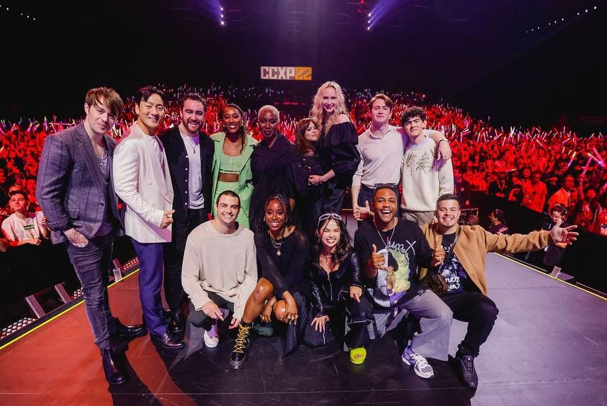 Jenna Ortega, Noah Centineo e mais astros internacionais posam juntos ...