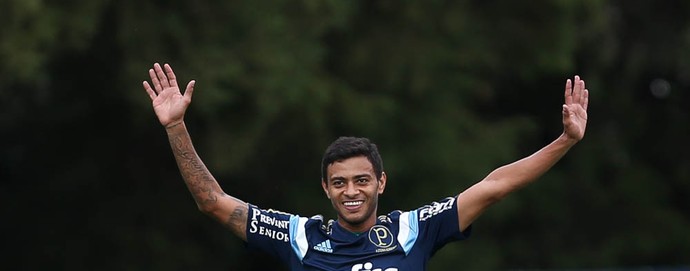 Cleiton Xavier promete evolução para aproveitar chance no Palmeiras
