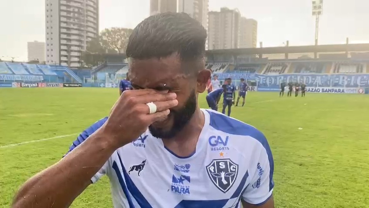 De volta após um ano, Yure faz partida segura na lateral e se emociona ...