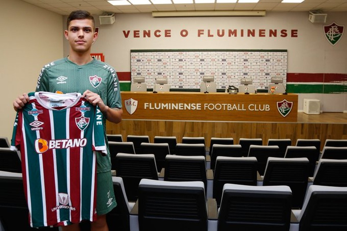 Giovanni Manson comemora chegada ao Fluminense e dá cartão de visitas ...
