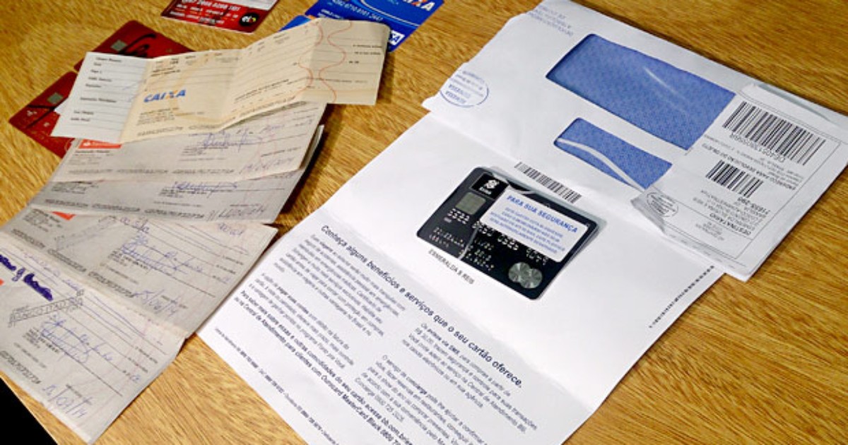 G1 - Dupla que retirava cartões de outros com documento falso é presa ...