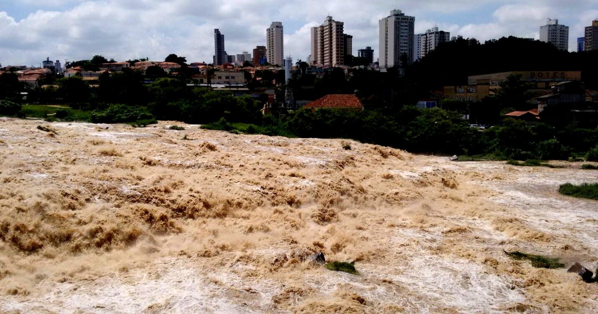G1 - Cheias dos rios fazem estações de tratamento elevarem uso de ...