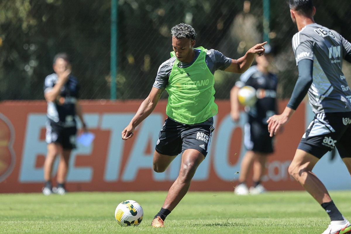 Atlético-MG empresta zagueiro e busca novos clubes para Fábio Gomes ...