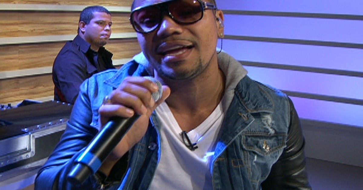 Globo News - De olho na carreira internacional, Naldo canta músicas em ...