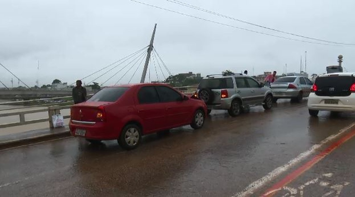 Engavetamento com três carros causa lentidão em trânsito de Rio Branco ...