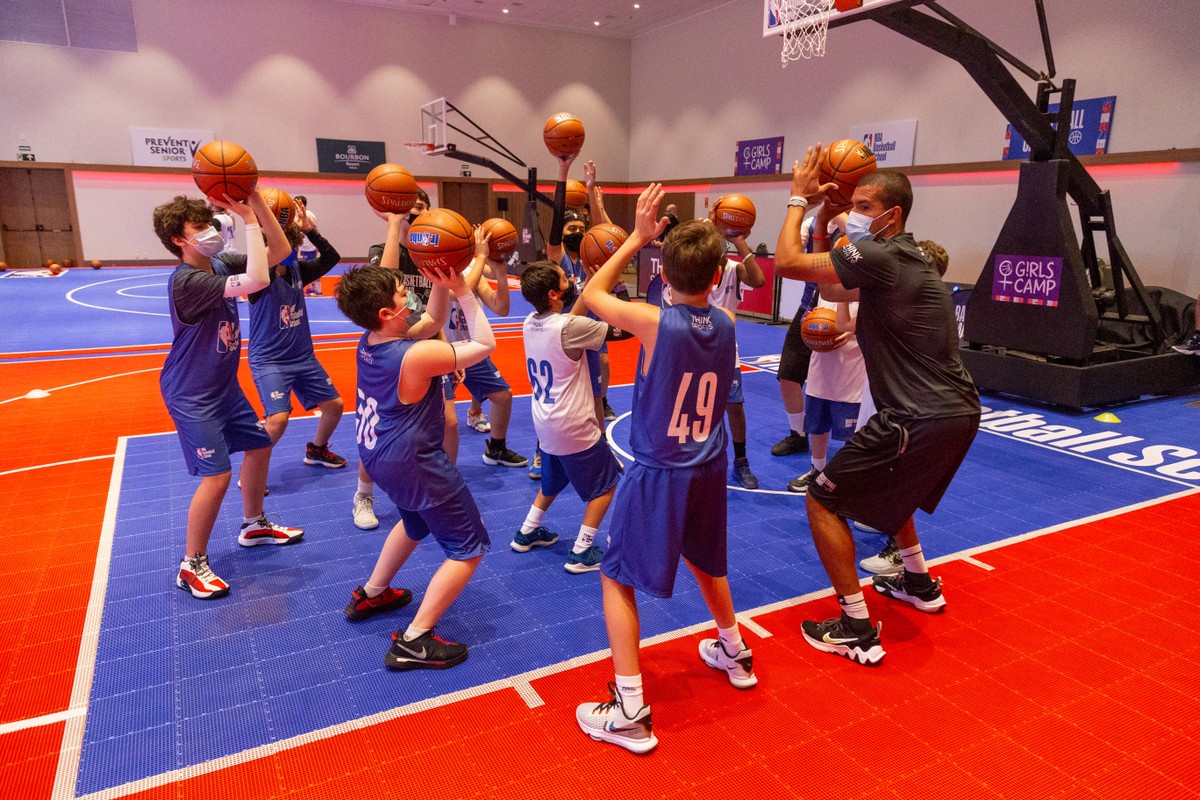 NBA Basketball School Camp tem presença de grandes astros e jovens ...
