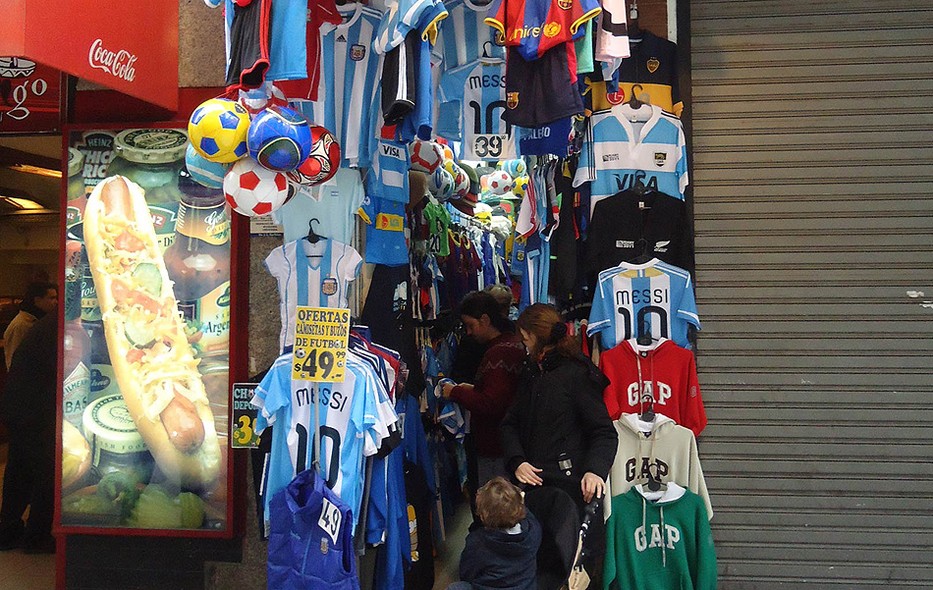 FOTOS: produtos de Messi e Maradona invadem lojas na Argentina - fotos ...