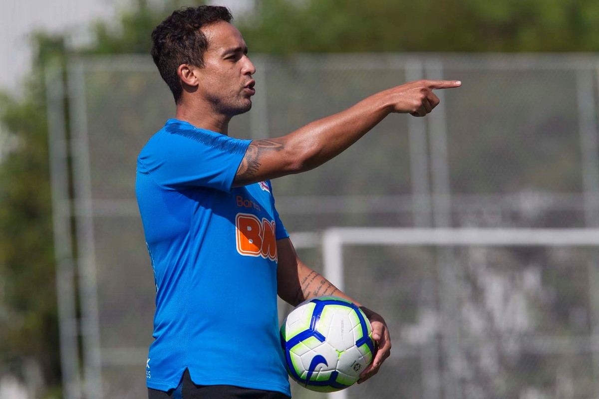 Jadson volta a ser titular e fala sobre disputa no Corinthians: "Todos ...