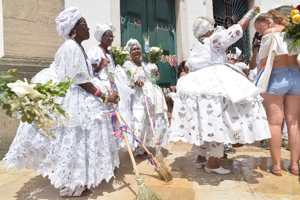 FOTOS: Lavagem do Bonfim reúne católicos, povo de santo e turistas em ...
