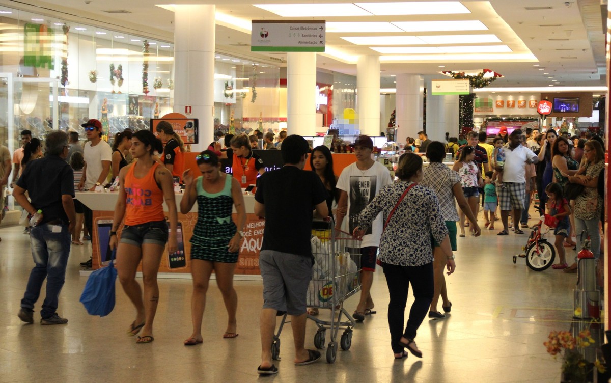 Lojas do centro e shoppings de Manaus têm horário especial no feriado ...