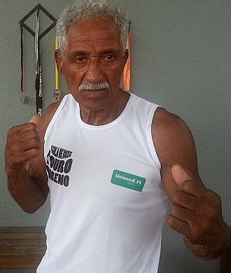 Touro Moreno, pai dos irmãos Falcão, volta ao ringue de boxe com 75 ...